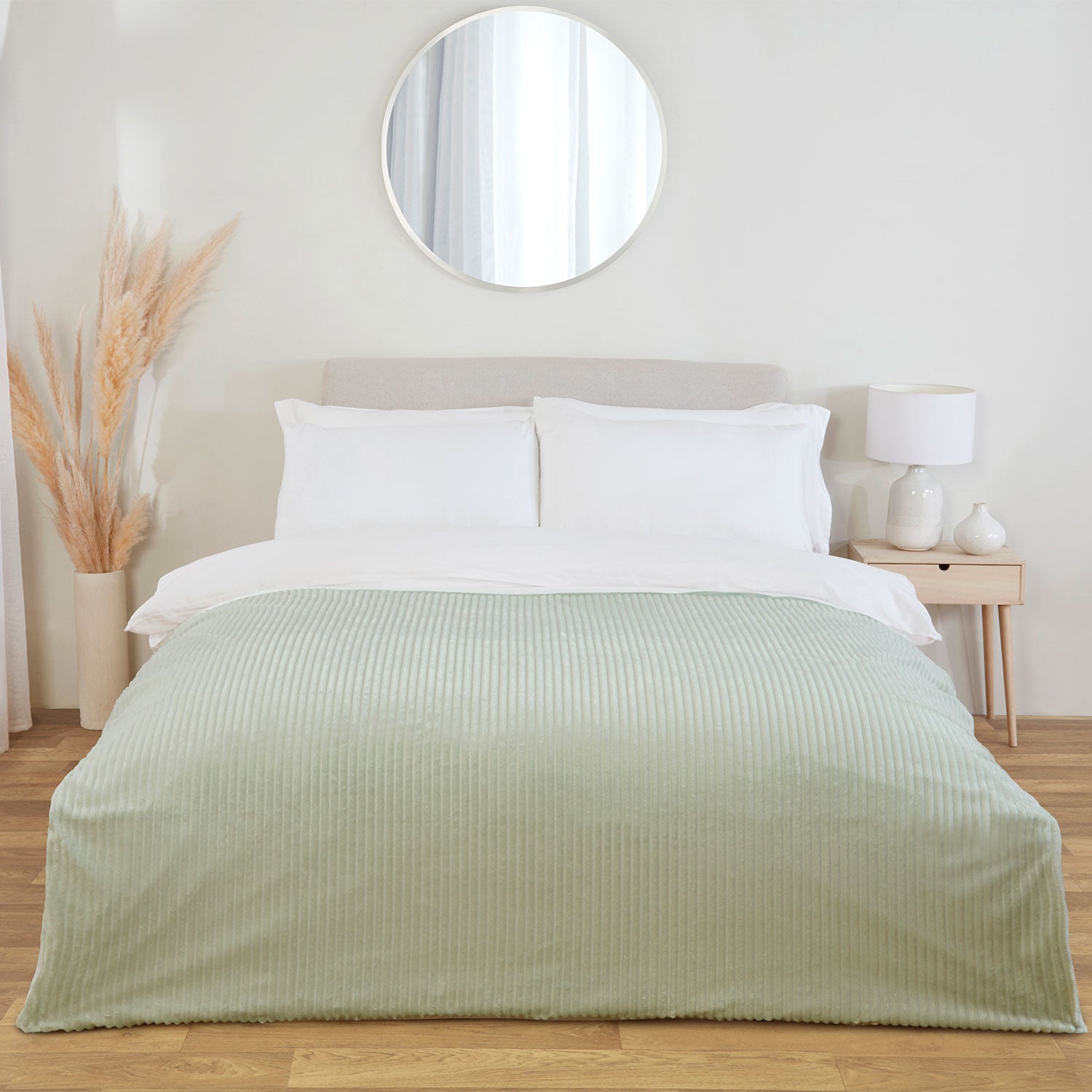 Brooklyn Soft Green Chunky Ribbed Fleece Throw (130cm x 180cm) – Julian ...