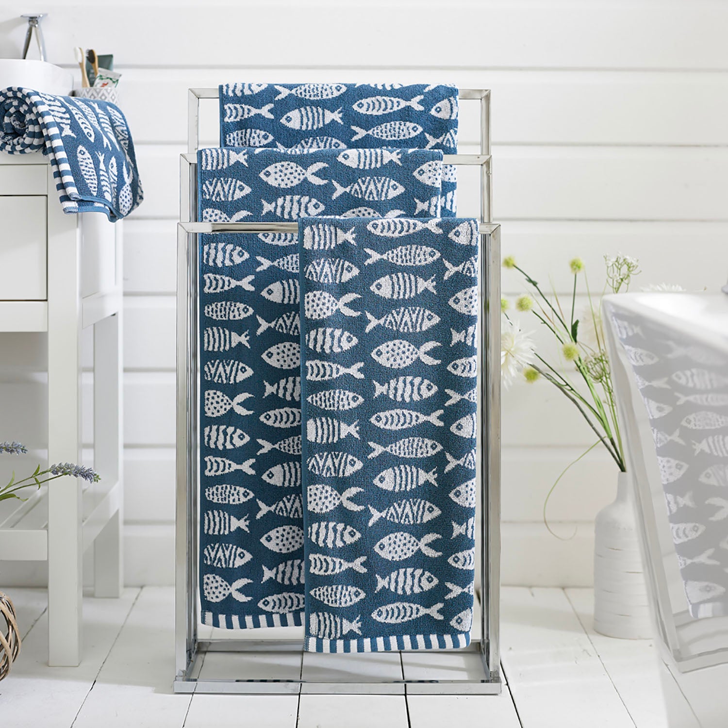 Lobster Creek Small Fish Blue/White Towels – Julian Charles Home